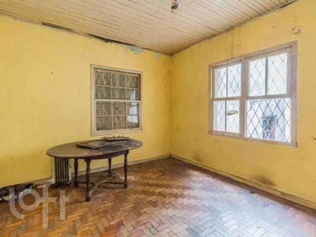 Casa à venda em Centro com 256 m², 3 quartos