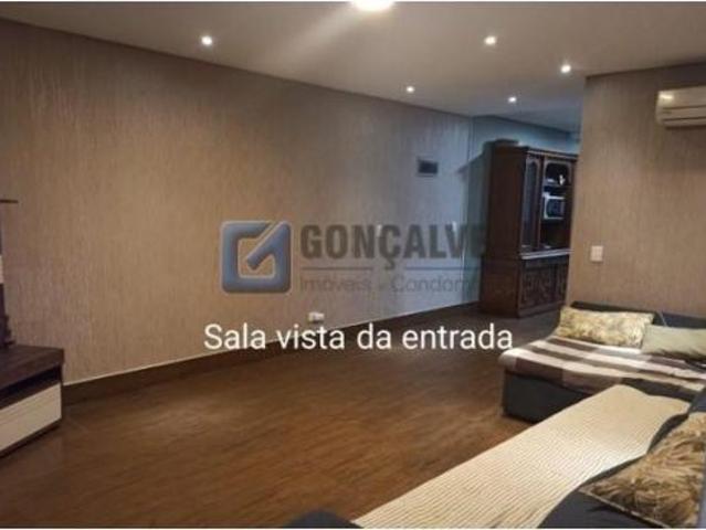 Casa à venda em Cerâmica, São Caetano do Sul — 3 suítes, 2 vagas, amplo terreno