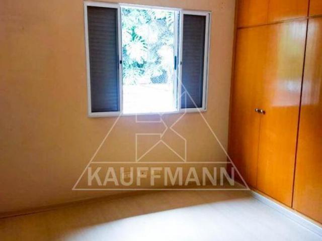 Casa à Venda em Cerqueira César ? 2 Dormitórios, 3 Vagas, A.U 143m²