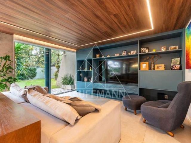 Casa à Venda em Cerqueira César 5 Suítes 3 Vagas 377m² de Área Construída