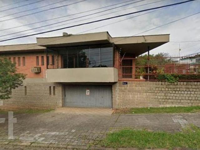 Casa à venda em Chácara das Pedras com 408 m², 3 quartos, 3 suítes, 4 vagas