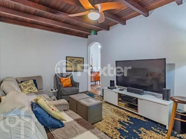 Casa à venda em Chácara das Pedras com 130 m², 3 quartos, 1 suíte, 2 vagas