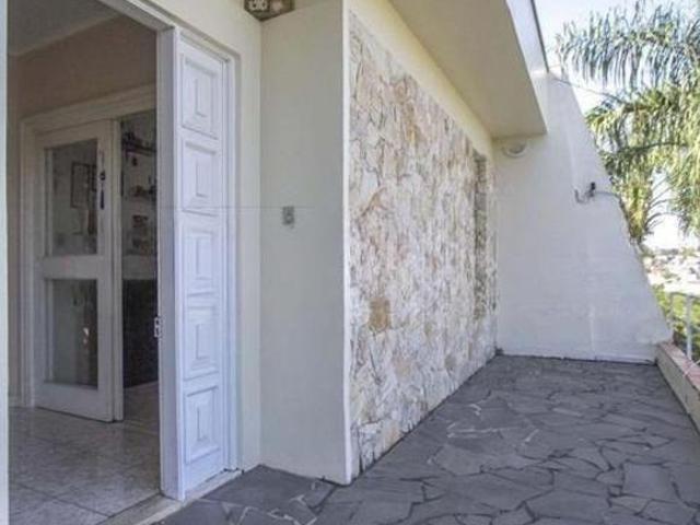 Casa à venda em Chácara das Pedras com 254 m², 4 quartos, 1 suíte, 4 vagas