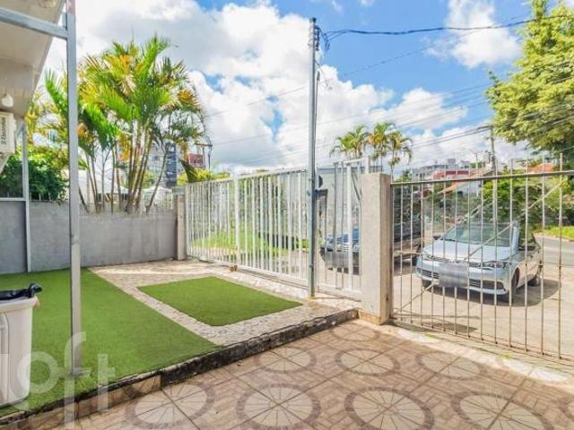 Casa à venda em Chácara das Pedras com 290 m², 5 quartos, 1 suíte, 1 vaga