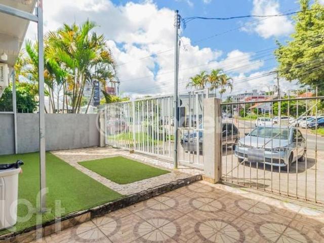 Casa à venda em Chácara das Pedras com 290 m², 5 quartos, 1 suíte, 1 vaga