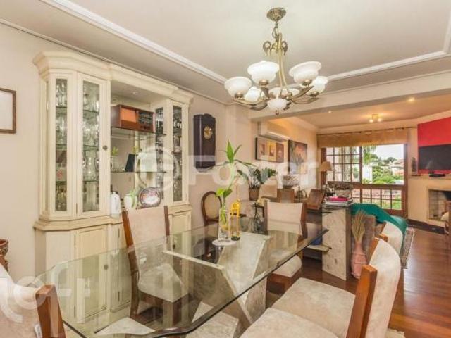 Casa à venda em Chácara das Pedras com 301 m², 3 quartos, 1 suíte, 3 vagas