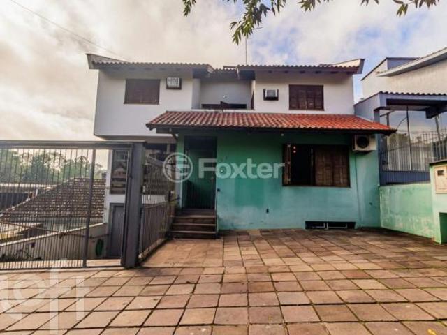 Casa à venda em Chácara das Pedras com 335 m², 5 quartos, 2 suítes, 4 vagas
