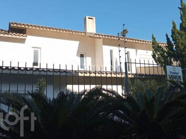Casa à venda em Chácara das Pedras com 370 m², 2 quartos, 2 suítes, 2 vagas