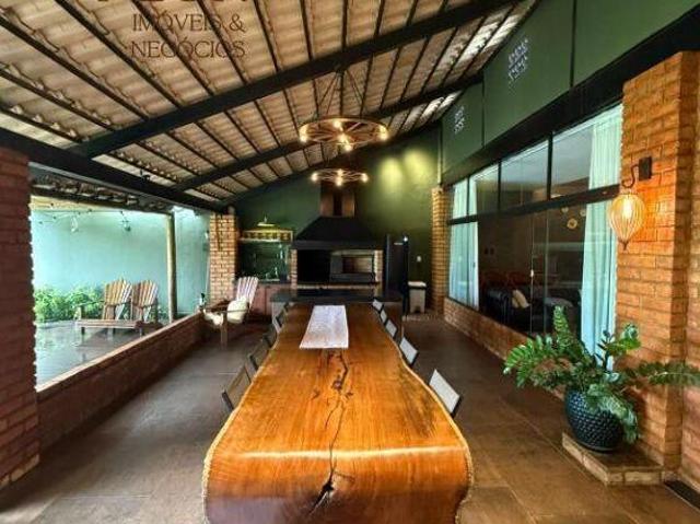 Casa à Venda em Chapada dos Guimarães com 3 Suítes, Energia Solar e Terreno de 800m²