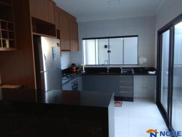 Casa à venda em Cianorte PR, Residencial Veneza: 2 quartos, 2 salas, 1 banheiro, 2 vagas de garagem
