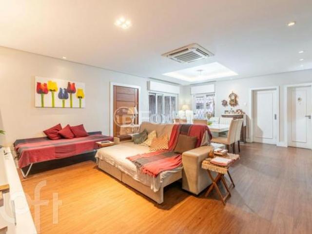 Casa à venda em Cidade Baixa com 411 m², 4 quartos, 1 suíte, 4 vagas