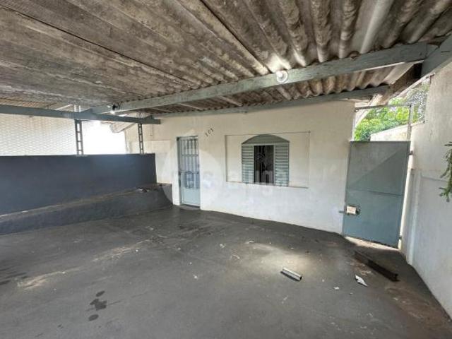 Casa à Venda em Cidade Jardim II 3 Dormitórios por R$280k