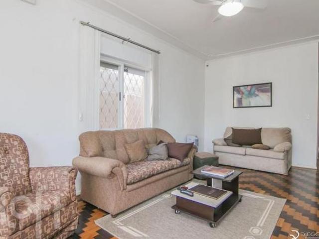 Casa à venda em Cristal com 184 m², 3 quartos, 1 suíte, 4 vagas