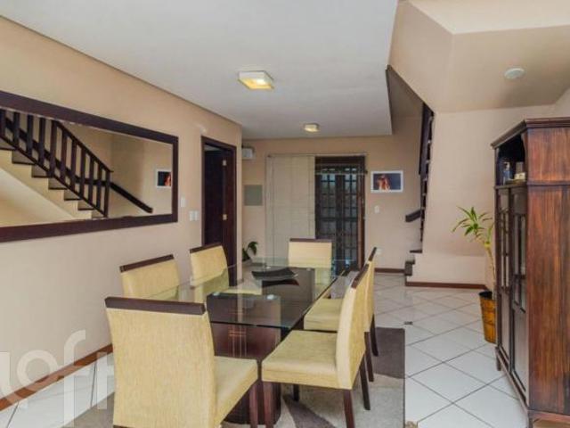 Casa à venda em Cristal com 191 m², 3 quartos, 1 suíte, 3 vagas