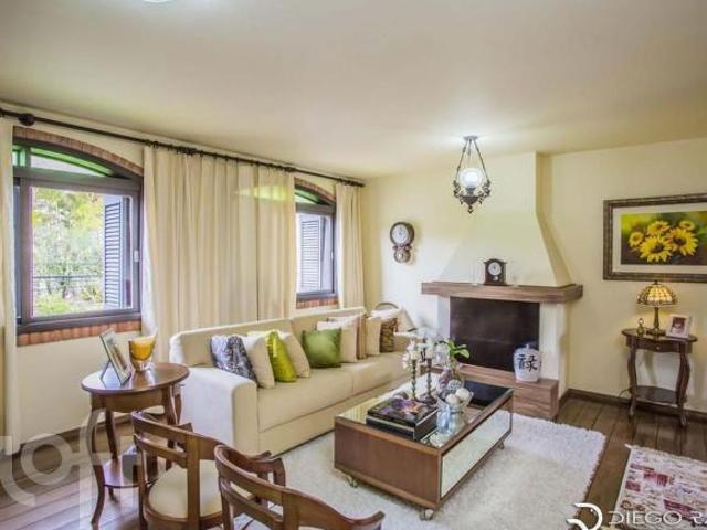 Casa à venda em Cristal com 204 m², 3 quartos, 2 suítes, 7 vagas