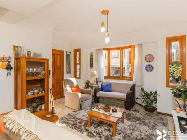 Casa à venda em Cristal com 204 m², 4 quartos, 1 suíte, 2 vagas