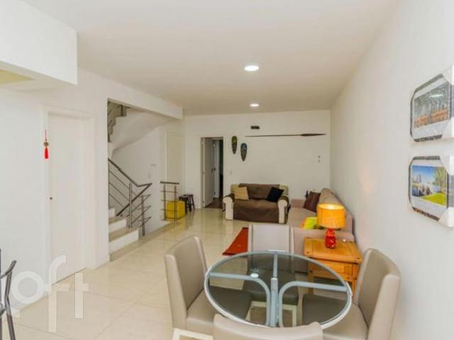 Casa à venda em Cristal com 250 m², 3 quartos, 3 suítes, 3 vagas