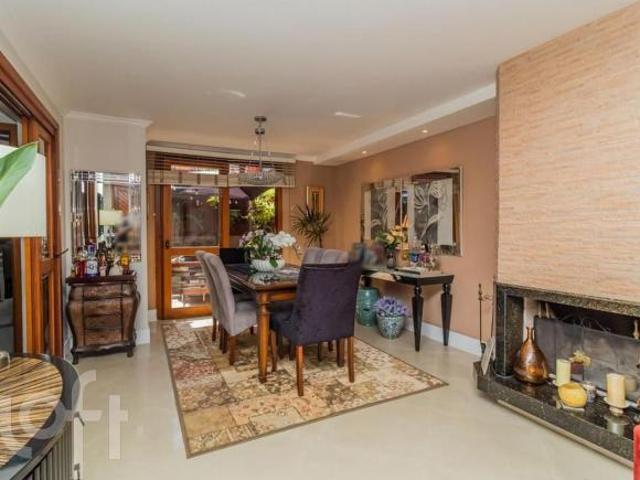 Casa à venda em Cristal com 290 m², 3 quartos, 1 suíte, 2 vagas