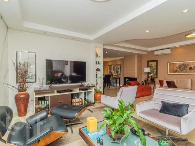 Casa à venda em Cristal com 290 m², 3 quartos, 1 suíte, 2 vagas