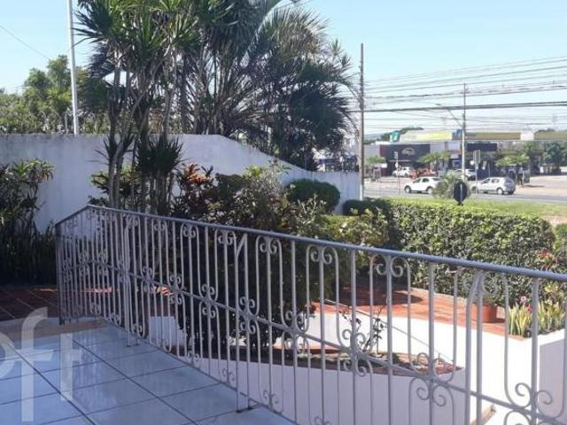 Casa à venda em Cristal com 302 m², 3 quartos, 1 suíte, 4 vagas