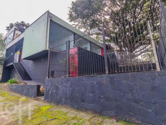 Casa à venda em Cristal com 319 m², 3 quartos, 4 vagas