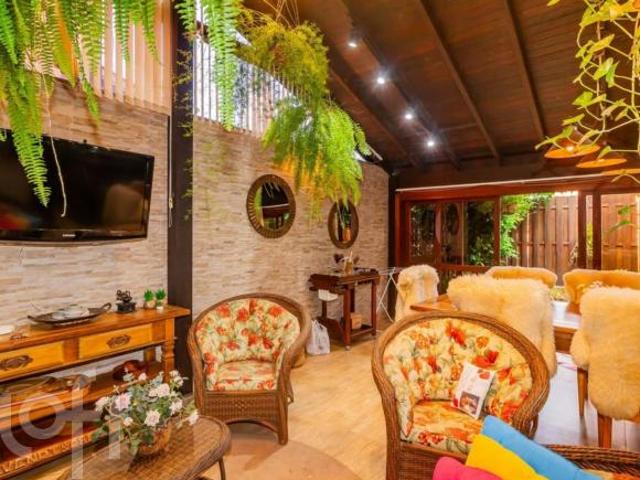 Casa à venda em Cristal com 385 m², 3 quartos, 3 suítes, 4 vagas