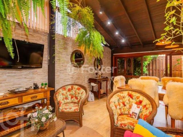 Casa à venda em Cristal com 385 m², 3 quartos, 3 suítes, 4 vagas