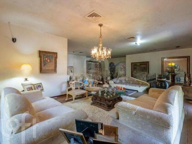 Casa à venda em Cristal com 450 m², 4 quartos, 2 suítes, 3 vagas