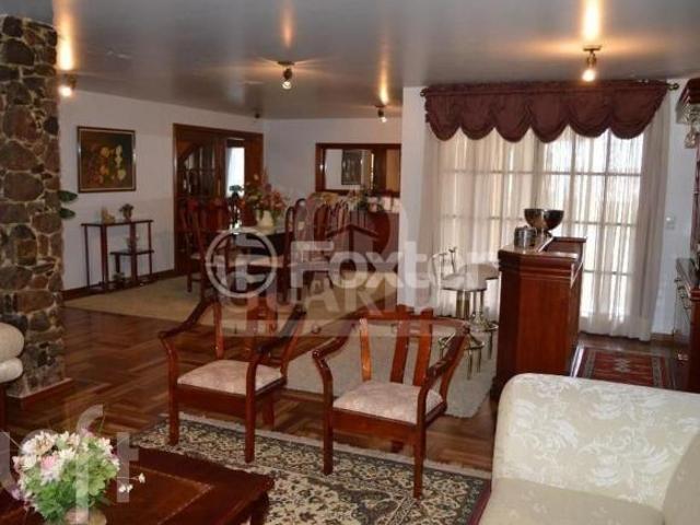 Casa à venda em Cristal com 480 m², 3 quartos, 2 suítes, 5 vagas