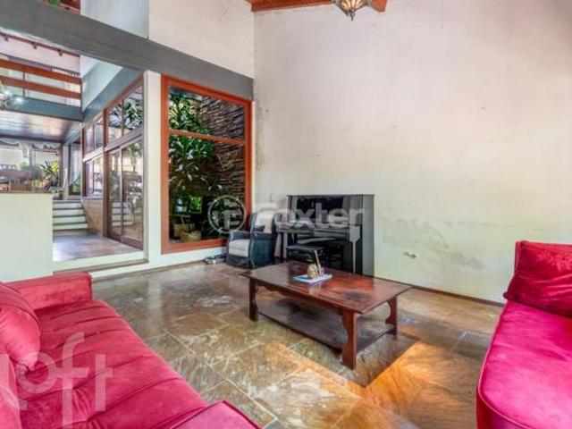 Casa à venda em Cristal com 519 m², 5 quartos, 2 suítes, 4 vagas