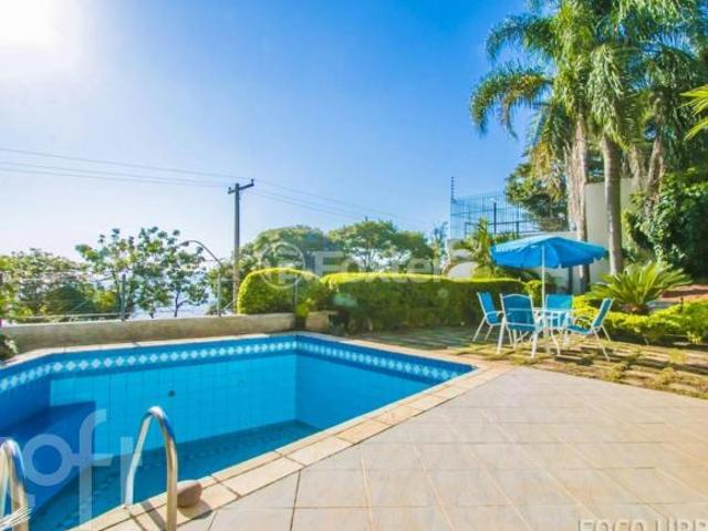 Casa à venda em Cristal com 547 m², 4 quartos, 4 suítes, 8 vagas