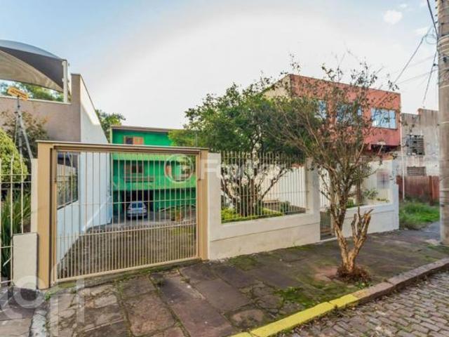 Casa à venda em Cristo Redentor com 242 m², 5 quartos, 3 vagas