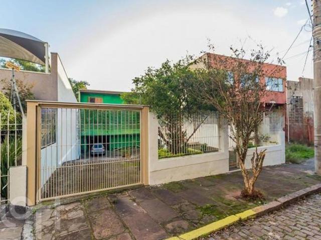 Casa à venda em Cristo Redentor com 242 m², 5 quartos, 3 vagas