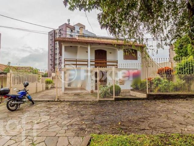 Casa à venda em Cristo Redentor com 252 m², 3 quartos, 1 suíte, 4 vagas