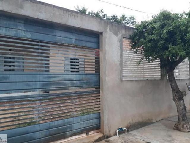 Casa à Venda em Cuiabá MT, no Recanto dos Pássaros: 2 Quartos, 1 Sala, 1 Banheiro, 2 Vagas de Garage