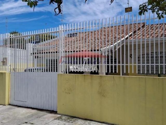 Casa à Venda em Curitiba PR, Cajuru: 2 Quartos, 1 Sala ampla para 2 ambientes, 1 Banheiro, 2 Vagas