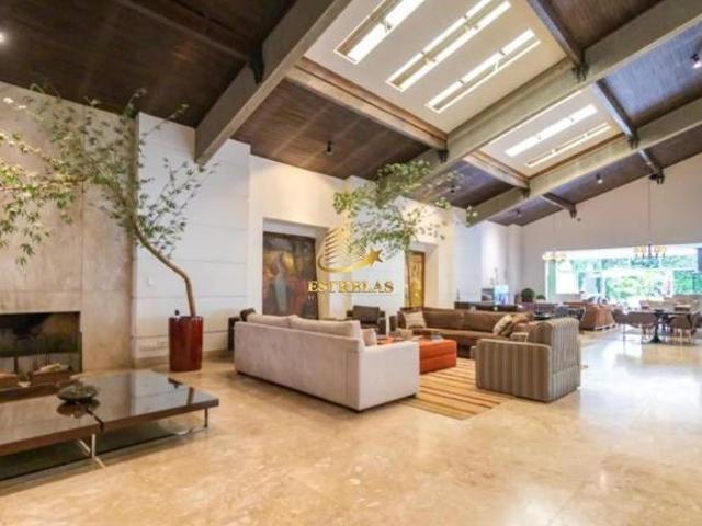 Casa à venda em Curitiba PR, bairro Água Verde: 4 quartos, 2 suítes, 5 salas, 6 banheiros, 8 vagas