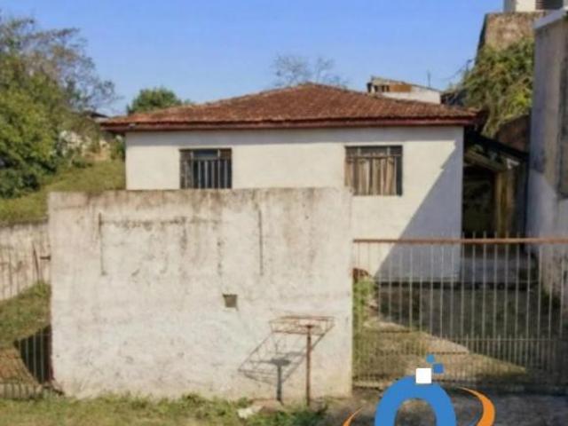 Casa à venda em Curitiba PR no Bairro Alto com grande terreno com 3 quartos, 1 sala, 1 banheiro, 3 v