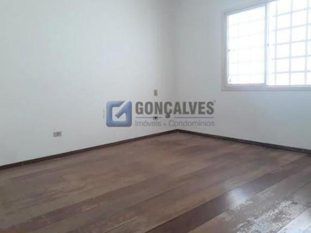 Casa à venda em Anchieta, SBC 3 quartos, 2 suítes, 2 vagas, piso ipê