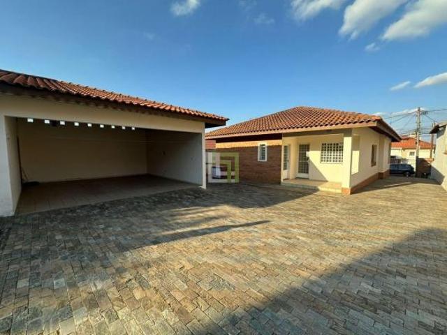Casa à venda em Anhangabaú