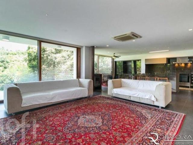 Casa à venda em Agronomia com 493 m², 4 quartos, 4 suítes, 3 vagas