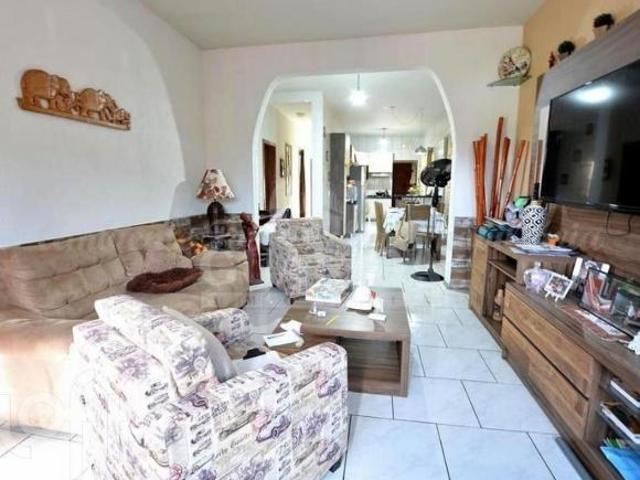 Casa à venda em Agronomia com 150 m², 3 quartos, 1 suíte, 4 vagas