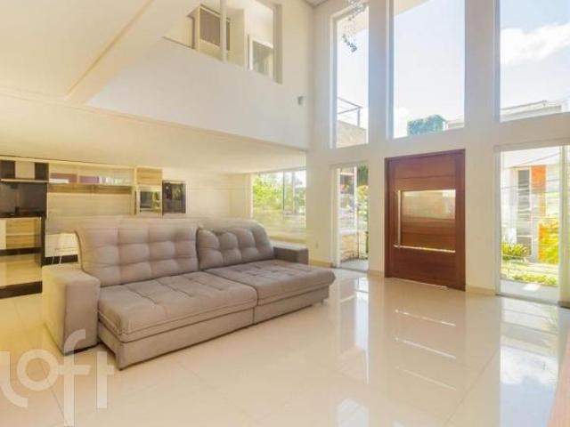 Casa à venda em Agronomia com 396 m², 3 quartos, 3 suítes, 6 vagas