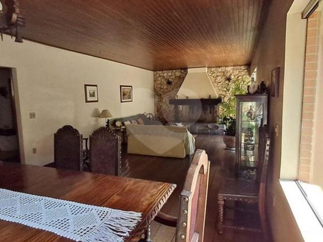 Casa à venda em Alto de Pinheiros