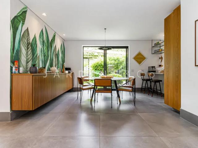 Casa à venda em Alto de Pinheiros