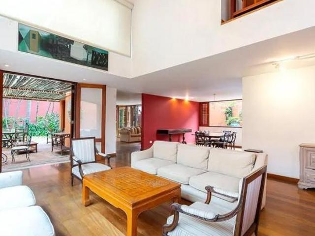 Casa à venda em Alto de Pinheiros