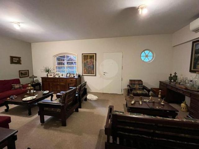 Casa a venda em Alto de Pinheiros