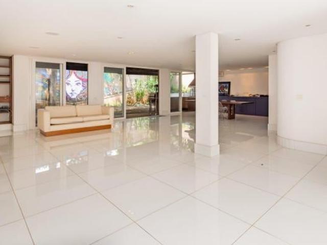 Casa à venda em Alto de Pinheiros 4 suítes e 5 vagas
