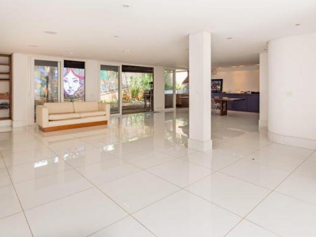 Casa à venda em Alto de Pinheiros 4 suítes e 5 vagas