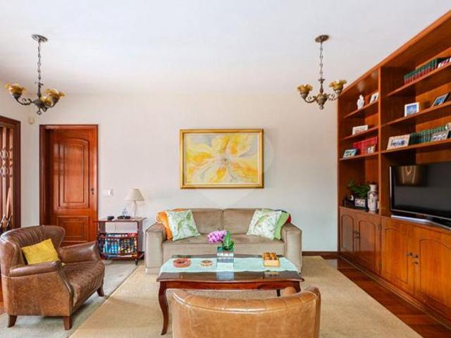 Casa à venda em Alto de Pinheiros